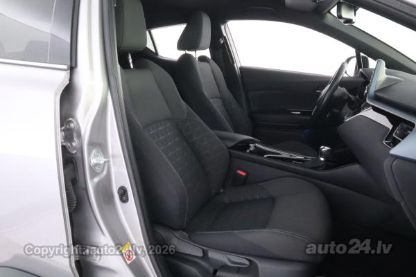 Grey Toyota C-HR 2020 in Tallinn, with an engine capacity of 1.80 L and mileage of 74 thousand km for 19900 €, photo 10 on AUTOMOTO.COM.LV
