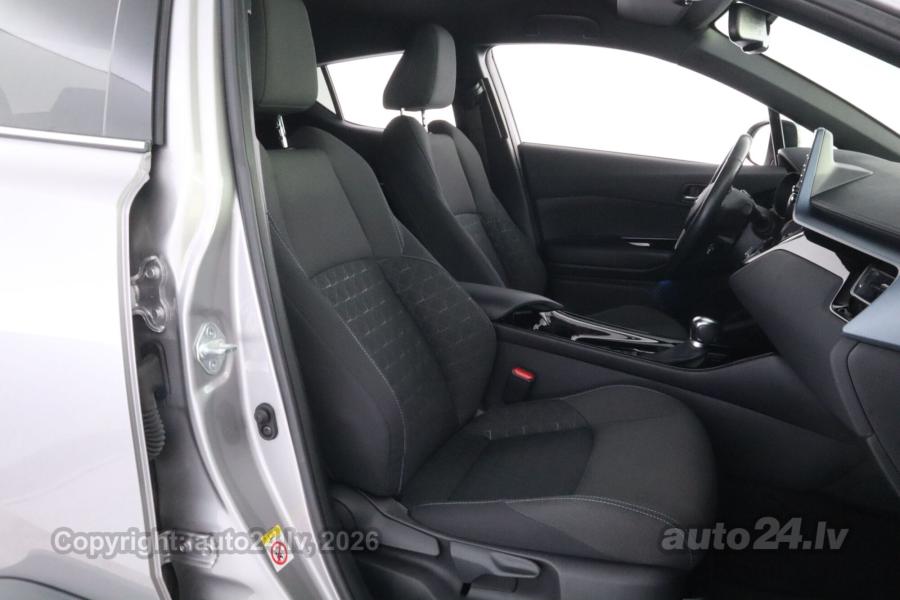 Pelēks Toyota C-HR 2020 Tallina, ar dzinēja tilpumu 1.80 L un nobraukumu 74 tūkst. km par 19900 €, foto 10 vietnē AUTOMOTO.COM.LV