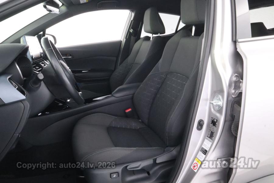 Pelēks Toyota C-HR 2020 Tallina, ar dzinēja tilpumu 1.80 L un nobraukumu 74 tūkst. km par 19900 €, foto 12 vietnē AUTOMOTO.COM.LV