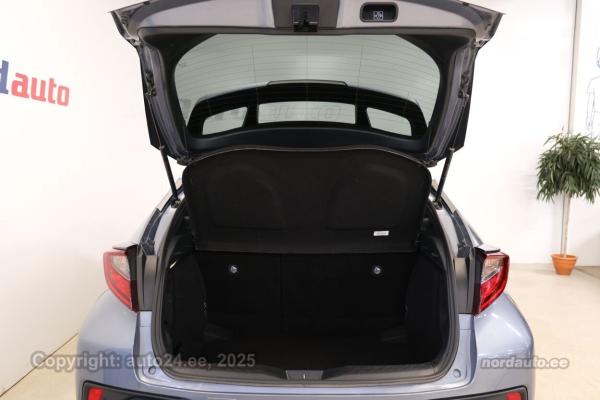 Grey Toyota C-HR 2021 in Tallinn, with an engine capacity of 1.80 L and mileage of 64 thousand km for 20490 €, photo 11 on AUTOMOTO.COM.LV