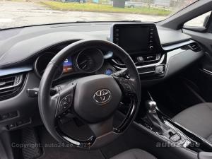Grey Toyota C-HR 2021 in Rapla, with an engine capacity of 1.80 L and mileage of 64 thousand km for 19990 €, photo 6 on AUTOMOTO.COM.LV