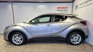 Grey Toyota C-HR 2021 in Tallinn, with an engine capacity of 1.80 L and mileage of 80 thousand km for 20990 €, photo 3 on AUTOMOTO.COM.LV
