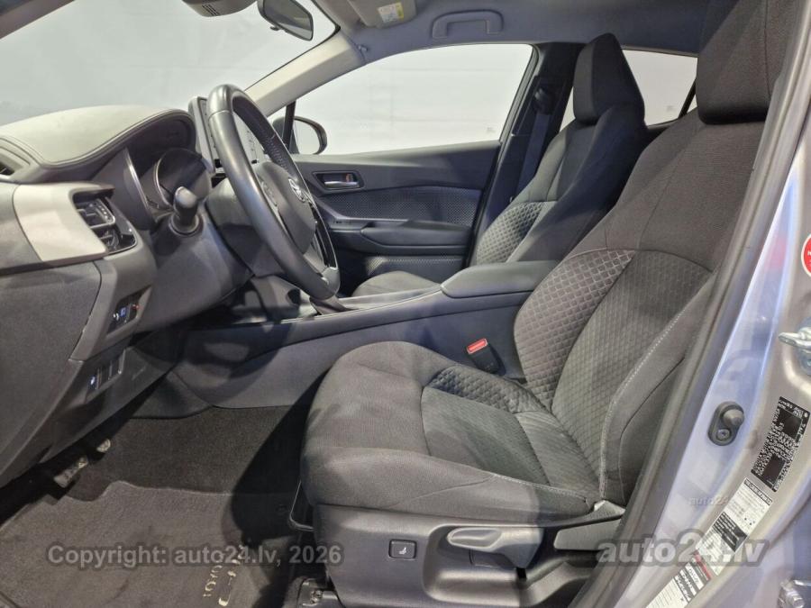 Grey Toyota C-HR 2021 in Tallinn, with an engine capacity of 1.80 L and mileage of 80 thousand km for 20990 €, photo 11 on AUTOMOTO.COM.LV