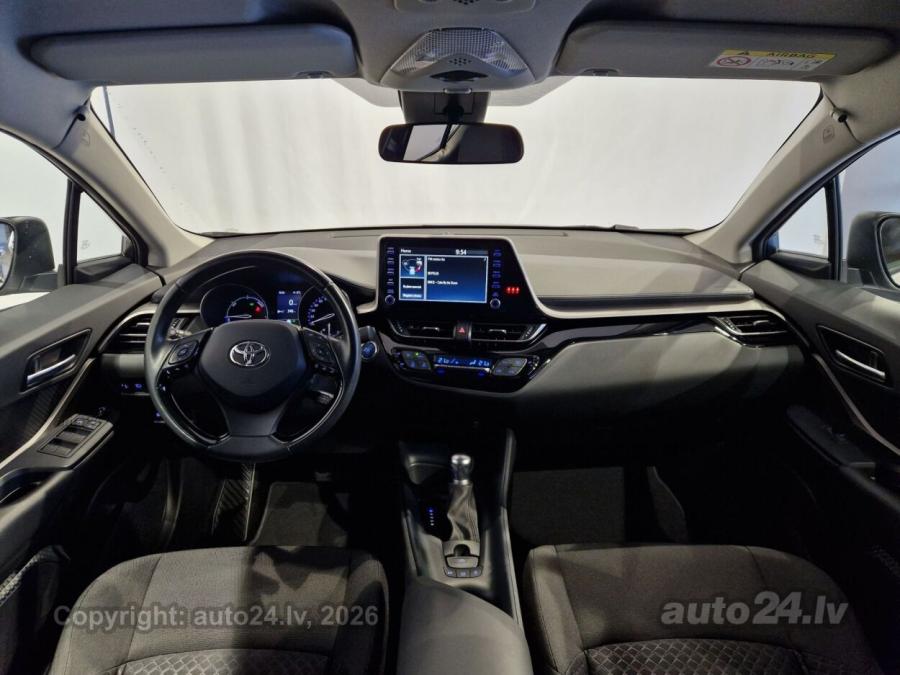 Grey Toyota C-HR 2021 in Tallinn, with an engine capacity of 1.80 L and mileage of 80 thousand km for 20990 €, photo 8 on AUTOMOTO.COM.LV