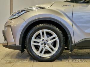 Grey Toyota C-HR 2021 in Tallinn, with an engine capacity of 1.80 L and mileage of 80 thousand km for 20990 €, photo 15 on AUTOMOTO.COM.LV