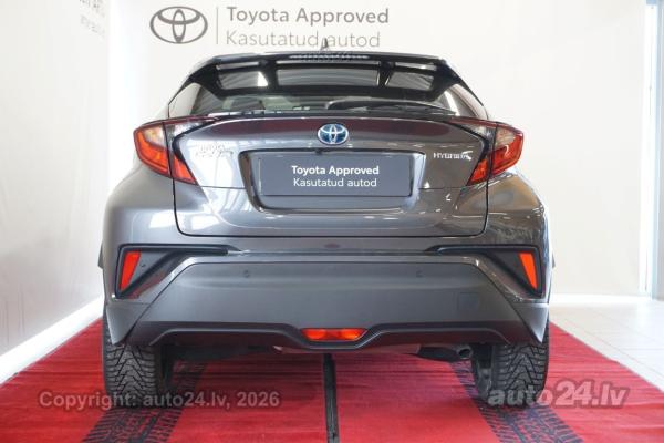 Grey Toyota C-HR 2021 in Tartu, with an engine capacity of 1.80 L and mileage of 43 thousand km for 21890 €, photo 4 on AUTOMOTO.COM.LV