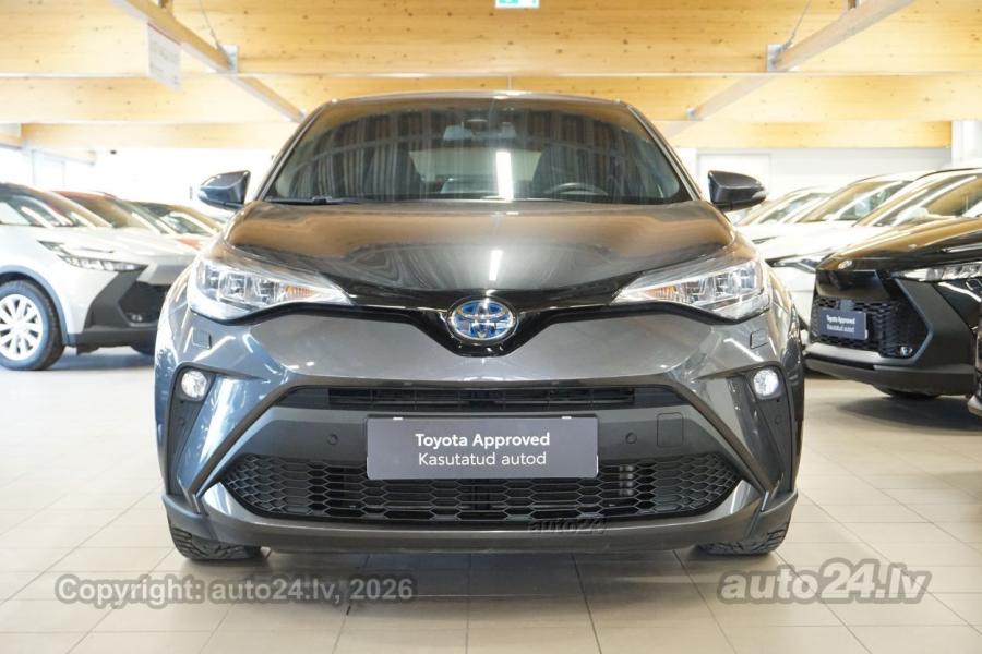 Grey Toyota C-HR 2021 in Tartu, with an engine capacity of 1.80 L and mileage of 43 thousand km for 21890 €, photo 5 on AUTOMOTO.COM.LV