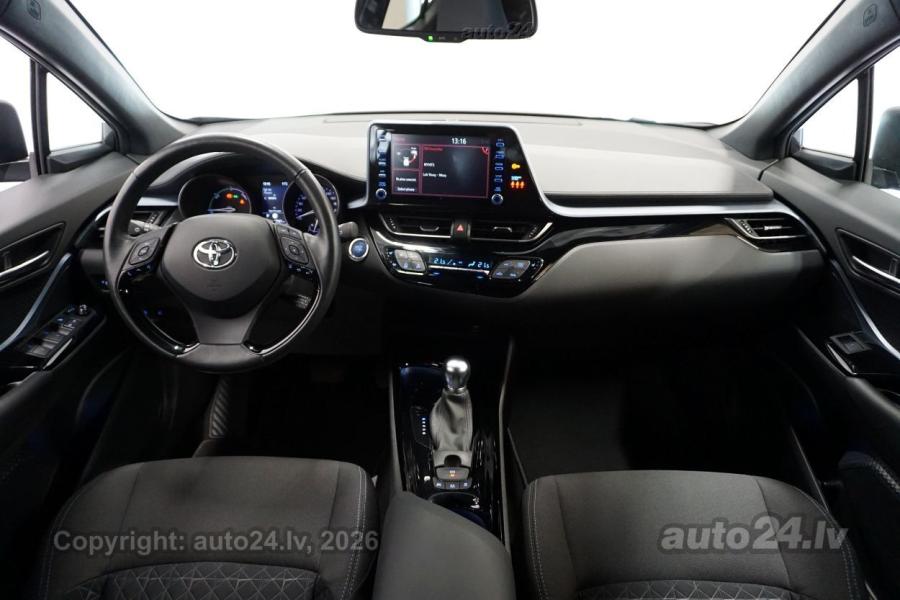 Grey Toyota C-HR 2021 in Tartu, with an engine capacity of 1.80 L and mileage of 43 thousand km for 21890 €, photo 8 on AUTOMOTO.COM.LV