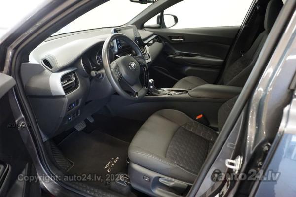 Grey Toyota C-HR 2021 in Tartu, with an engine capacity of 1.80 L and mileage of 43 thousand km for 21890 €, photo 11 on AUTOMOTO.COM.LV