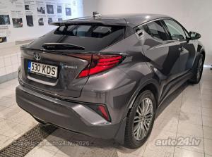 Серый Тойота C-HR 2021 в Нарва, объемом двигателя 1.80 л и пробегом 49 тыс. км за 20990 €, фото 2 на AUTOMOTO.COM.LV