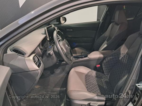 Серый Тойота C-HR 2021 в Нарва, объемом двигателя 1.80 л и пробегом 49 тыс. км за 20990 €, фото 11 на AUTOMOTO.COM.LV