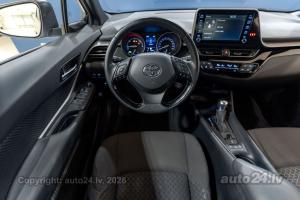 Pelēks Toyota C-HR 2021 Tallina, ar dzinēja tilpumu 1.80 L un nobraukumu 55 tūkst. km par 20890 €, foto 9 vietnē AUTOMOTO.COM.LV