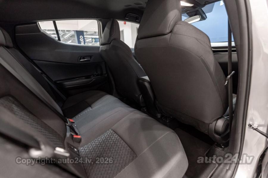 Pelēks Toyota C-HR 2021 Tallina, ar dzinēja tilpumu 1.80 L un nobraukumu 55 tūkst. km par 20890 €, foto 17 vietnē AUTOMOTO.COM.LV