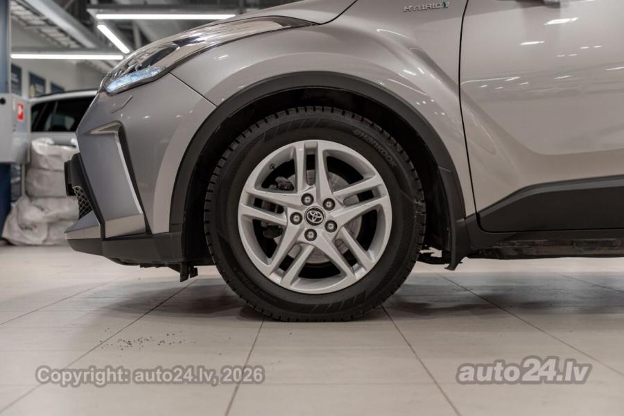Pelēks Toyota C-HR 2021 Tallina, ar dzinēja tilpumu 1.80 L un nobraukumu 55 tūkst. km par 20890 €, foto 21 vietnē AUTOMOTO.COM.LV