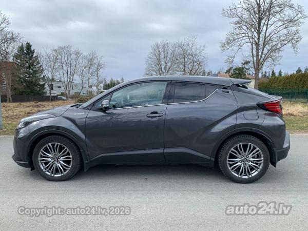 Pelēks Toyota C-HR 2021 Tallina, ar dzinēja tilpumu 1.80 L un nobraukumu 48 tūkst. km par 22900 €, foto 2 vietnē AUTOMOTO.COM.LV