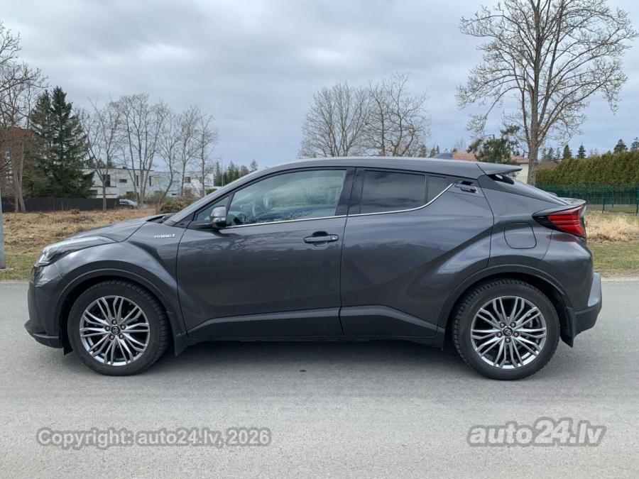Grey Toyota C-HR 2021 in Tallinn, with an engine capacity of 1.80 L and mileage of 48 thousand km for 22900 €, photo 3 on AUTOMOTO.COM.LV