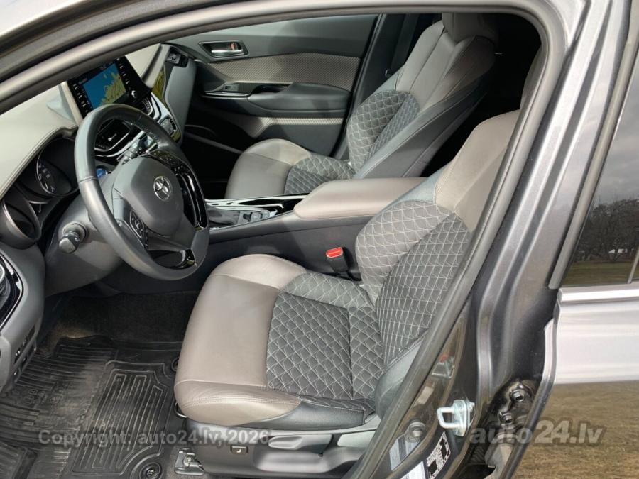 Grey Toyota C-HR 2021 in Tallinn, with an engine capacity of 1.80 L and mileage of 48 thousand km for 22900 €, photo 5 on AUTOMOTO.COM.LV