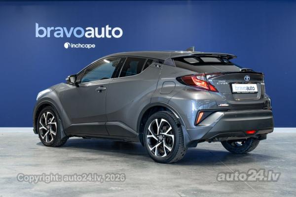 Pelēks Toyota C-HR 2021 Tallina, ar dzinēja tilpumu 1.80 L un nobraukumu 102 tūkst. km par 18900 €, foto 3 vietnē AUTOMOTO.COM.LV