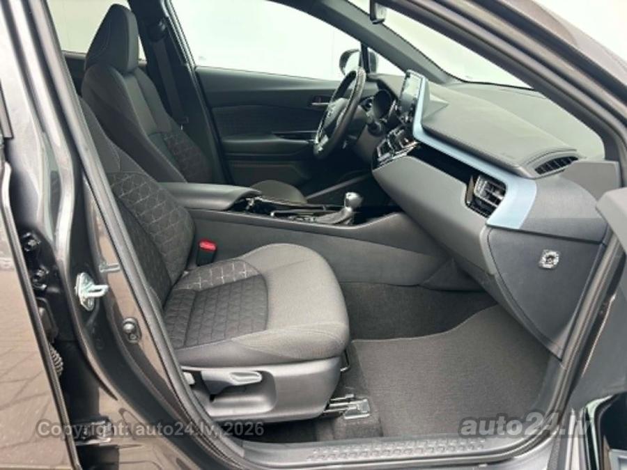 Серый Тойота C-HR 2021 в Таллин, объемом двигателя 1.80 л и пробегом 30 тыс. км за 22495 €, фото 7 на AUTOMOTO.COM.LV