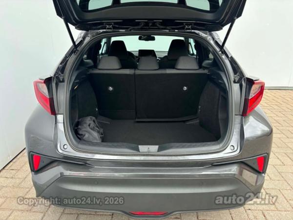 Серый Тойота C-HR 2021 в Таллин, объемом двигателя 1.80 л и пробегом 30 тыс. км за 22495 €, фото 10 на AUTOMOTO.COM.LV