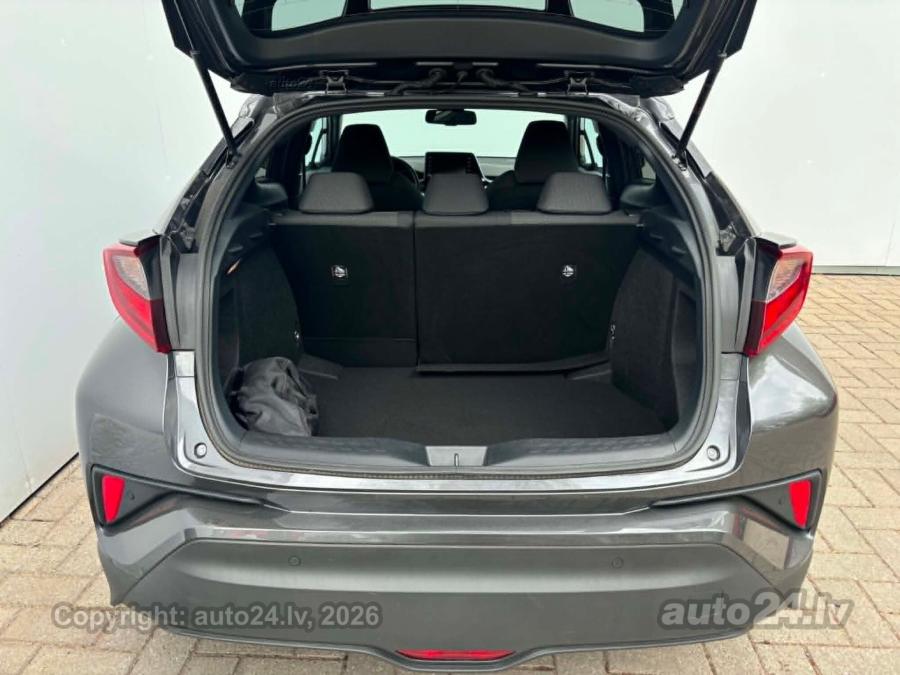 Серый Тойота C-HR 2021 в Таллин, объемом двигателя 1.80 л и пробегом 30 тыс. км за 22495 €, фото 11 на AUTOMOTO.COM.LV