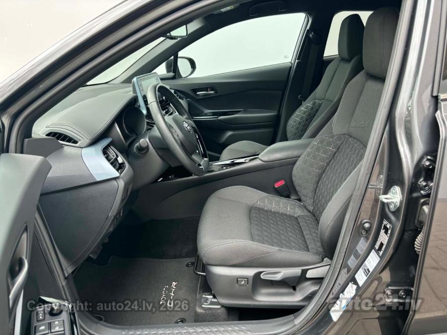 Серый Тойота C-HR 2021 в Таллин, объемом двигателя 1.80 л и пробегом 30 тыс. км за 22495 €, фото 12 на AUTOMOTO.COM.LV