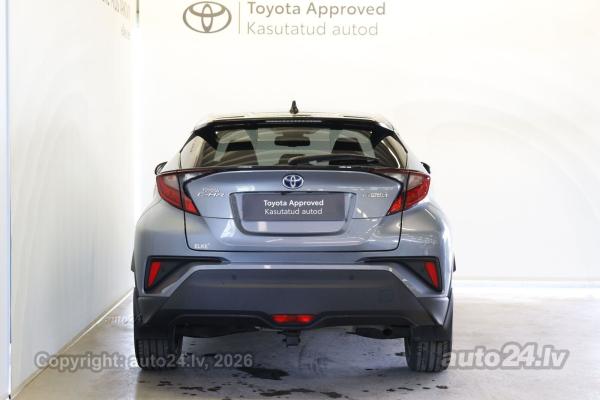 Pelēks Toyota C-HR 2021 Tallina, ar dzinēja tilpumu 1.80 L un nobraukumu 59 tūkst. km par 21900 €, foto 4 vietnē AUTOMOTO.COM.LV