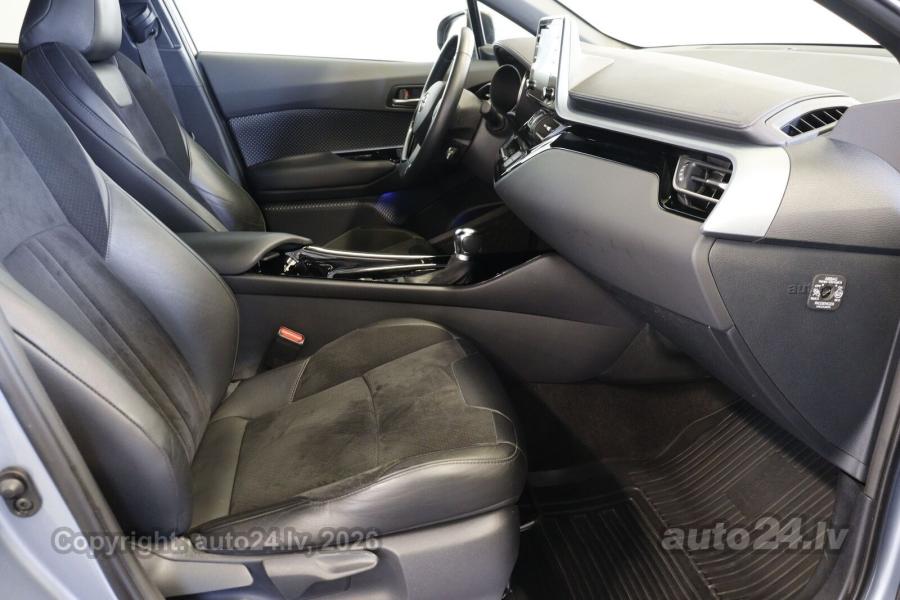 Grey Toyota C-HR 2021 in Tallinn, with an engine capacity of 1.80 L and mileage of 59 thousand km for 21900 €, photo 7 on AUTOMOTO.COM.LV