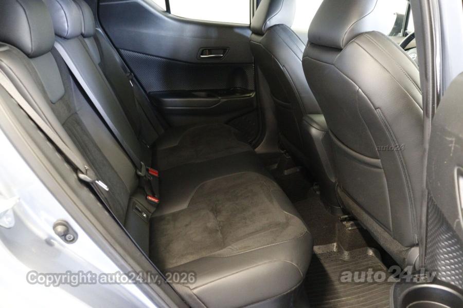 Grey Toyota C-HR 2021 in Tallinn, with an engine capacity of 1.80 L and mileage of 59 thousand km for 21900 €, photo 8 on AUTOMOTO.COM.LV