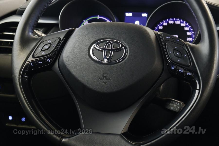 Grey Toyota C-HR 2021 in Tallinn, with an engine capacity of 1.80 L and mileage of 59 thousand km for 21900 €, photo 13 on AUTOMOTO.COM.LV