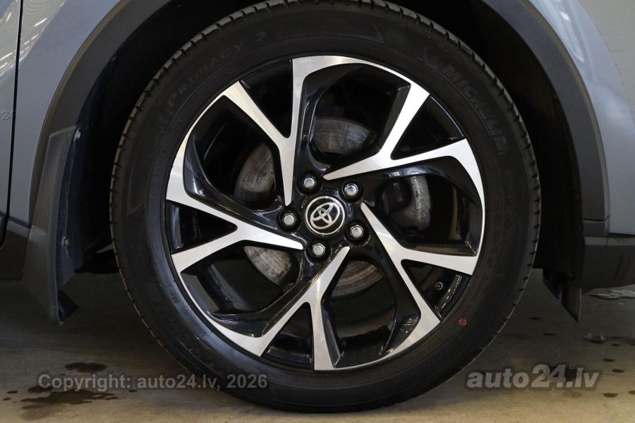Grey Toyota C-HR 2021 in Tallinn, with an engine capacity of 1.80 L and mileage of 59 thousand km for 21900 €, photo 16 on AUTOMOTO.COM.LV