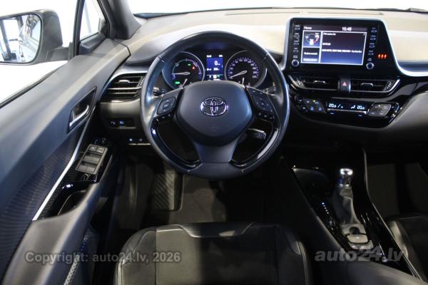 Grey Toyota C-HR 2021 in Tallinn, with an engine capacity of 1.80 L and mileage of 139 thousand km for 19490 €, photo 9 on AUTOMOTO.COM.LV