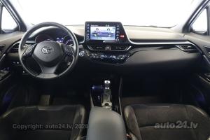 Grey Toyota C-HR 2021 in Tallinn, with an engine capacity of 1.80 L and mileage of 43 thousand km for 21200 €, photo 9 on AUTOMOTO.COM.LV