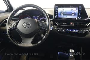 Grey Toyota C-HR 2021 in Tallinn, with an engine capacity of 1.80 L and mileage of 43 thousand km for 21200 €, photo 10 on AUTOMOTO.COM.LV