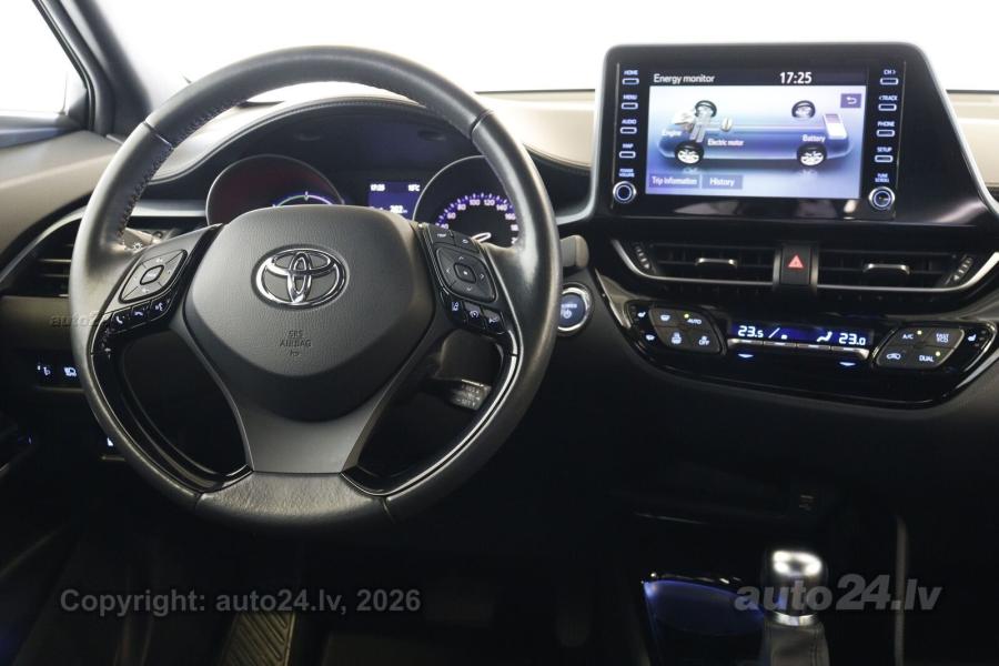 Grey Toyota C-HR 2021 in Tallinn, with an engine capacity of 1.80 L and mileage of 43 thousand km for 21200 €, photo 10 on AUTOMOTO.COM.LV