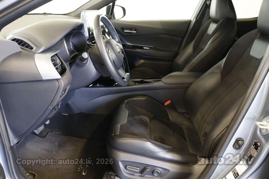 Grey Toyota C-HR 2021 in Tallinn, with an engine capacity of 1.80 L and mileage of 43 thousand km for 21200 €, photo 12 on AUTOMOTO.COM.LV