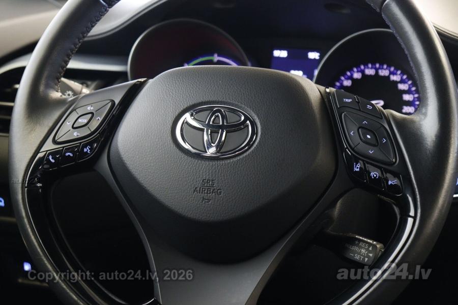 Grey Toyota C-HR 2021 in Tallinn, with an engine capacity of 1.80 L and mileage of 43 thousand km for 21200 €, photo 13 on AUTOMOTO.COM.LV