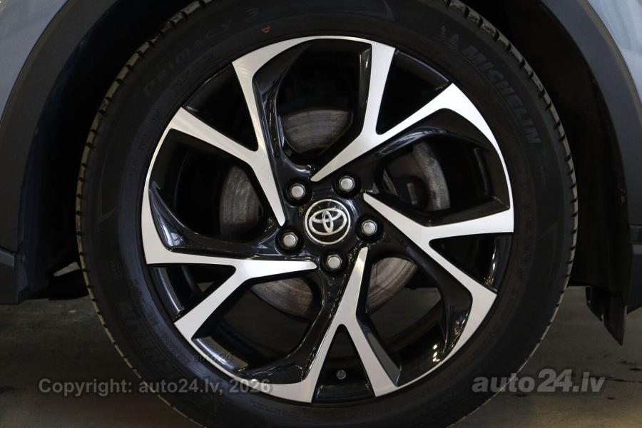 Grey Toyota C-HR 2021 in Tallinn, with an engine capacity of 1.80 L and mileage of 43 thousand km for 21200 €, photo 16 on AUTOMOTO.COM.LV