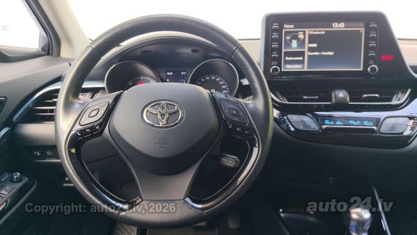 Pelēks Toyota C-HR 2021 Tallina, ar dzinēja tilpumu 1.80 L un nobraukumu 59 tūkst. km par 21995 €, foto 8 vietnē AUTOMOTO.COM.LV