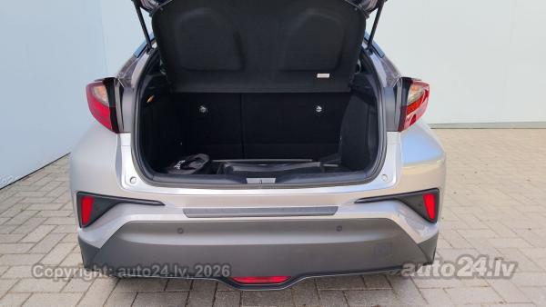 Pelēks Toyota C-HR 2021 Tallina, ar dzinēja tilpumu 1.80 L un nobraukumu 59 tūkst. km par 21995 €, foto 10 vietnē AUTOMOTO.COM.LV