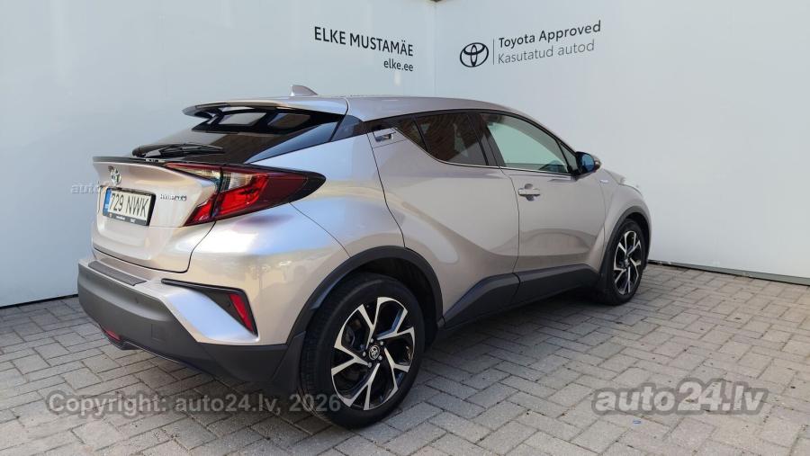 Pelēks Toyota C-HR 2021 Tallina, ar dzinēja tilpumu 1.80 L un nobraukumu 59 tūkst. km par 21995 €, foto 3 vietnē AUTOMOTO.COM.LV