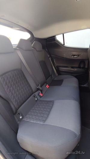 Pelēks Toyota C-HR 2021 Tallina, ar dzinēja tilpumu 1.80 L un nobraukumu 59 tūkst. km par 21995 €, foto 8 vietnē AUTOMOTO.COM.LV