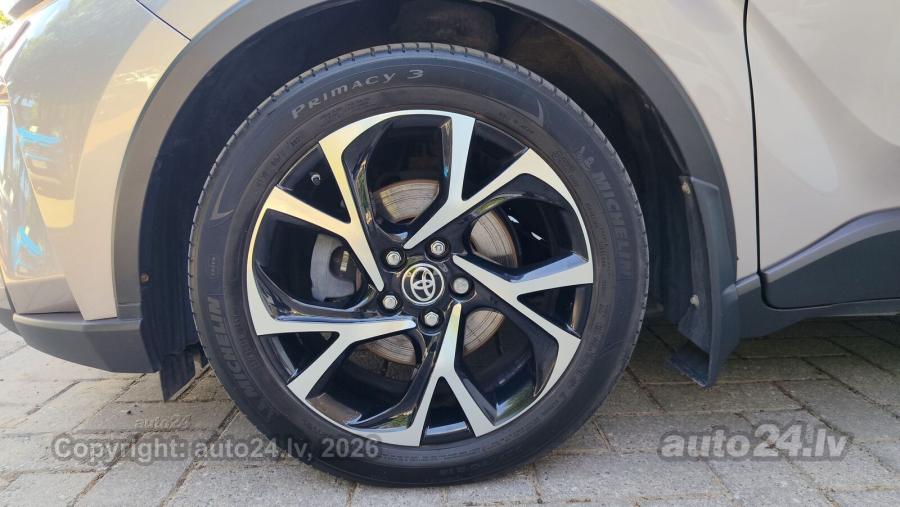 Pelēks Toyota C-HR 2021 Tallina, ar dzinēja tilpumu 1.80 L un nobraukumu 59 tūkst. km par 21995 €, foto 16 vietnē AUTOMOTO.COM.LV