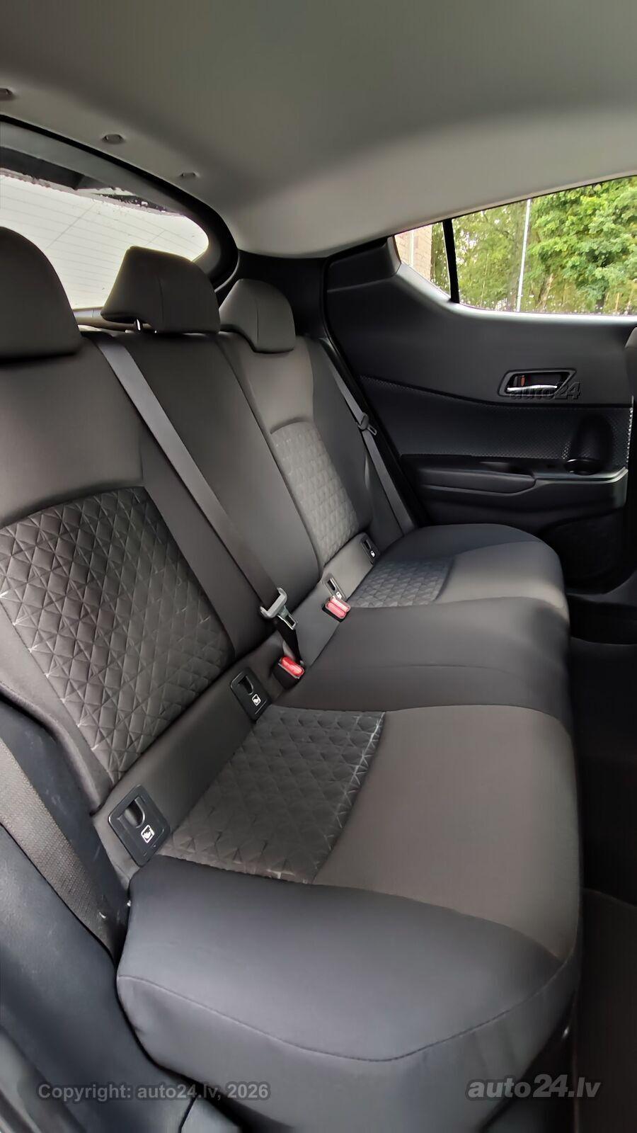 Pelēks Toyota C-HR 2021 Tallina, ar dzinēja tilpumu 1.80 L un nobraukumu 76 tūkst. km par 21995 €, foto 8 vietnē AUTOMOTO.COM.LV