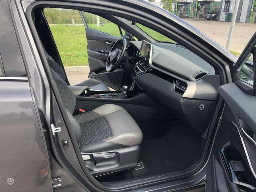 Pelēks Toyota C-HR 2021 Utena, ar dzinēja tilpumu 2.00 L un nobraukumu 152 tūkst. km par 19700 €, foto 13 vietnē AUTOMOTO.COM.LV