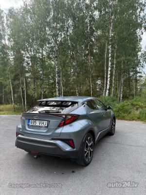 Серый Тойота C-HR 2021 в Курессааре, объемом двигателя 1.80 л и пробегом 72 тыс. км за 21000 €, фото 3 на AUTOMOTO.COM.LV