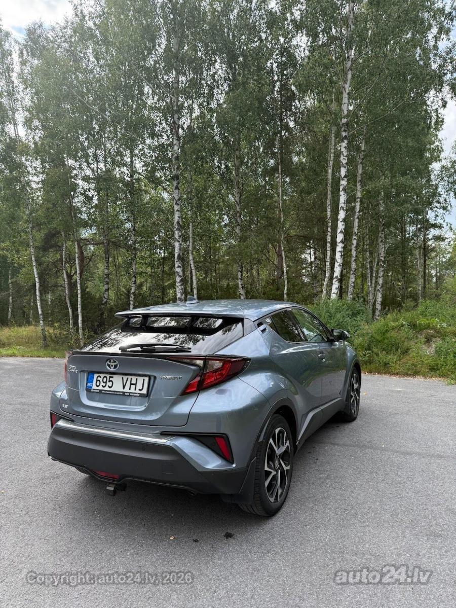 Серый Тойота C-HR 2021 в Курессааре, объемом двигателя 1.80 л и пробегом 72 тыс. км за 21000 €, фото 3 на AUTOMOTO.COM.LV