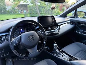 Серый Тойота C-HR 2021 в Курессааре, объемом двигателя 1.80 л и пробегом 72 тыс. км за 21000 €, фото 8 на AUTOMOTO.COM.LV