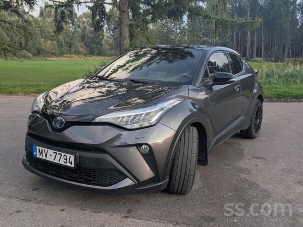 Toyota C-HR 2021 in Riga on AUTOMOTO.COM.LV Grey Toyota C-HR 2021 in Riga, with an engine capacity of 1.80 L and mileage of 54 thousand km for 22000 €, photo 3 on AUTOMOTO.COM.LV