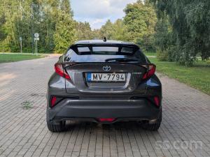 Серый Тойота C-HR 2021 в Рига, объемом двигателя 1.80 л и пробегом 54 тыс. км за 22000 €, фото 5 на AUTOMOTO.COM.LV
